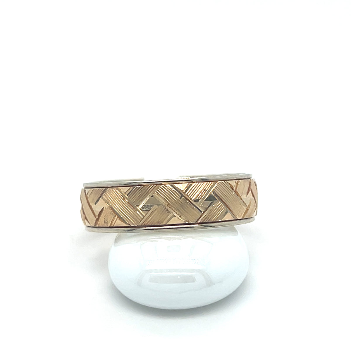 Men's 14 Karat Yellow Gold Cross Hatch Band – Madalyn's Fine Jewelry